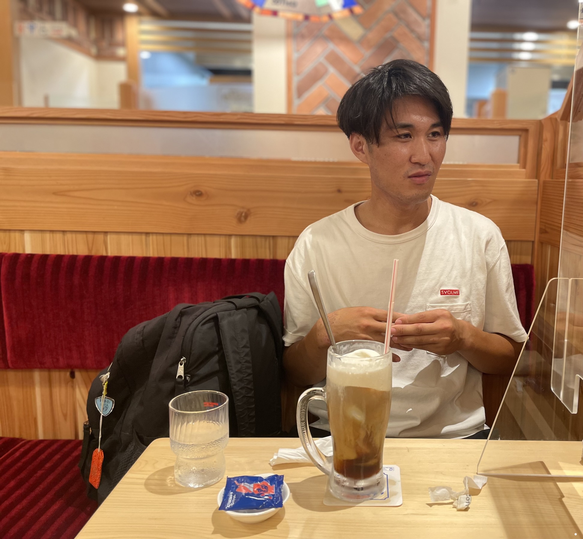 膝小僧お仕置きストしんぺーにインタビュー - 出囃子-DEBAYASHI- | ブレイクを目指す芸人を応援するWEBメディア